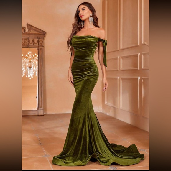 FAERIESTY | Dresses | Off Shoulder Knot Side Mermaid Hem Velvet Formal Dress | Poshmark